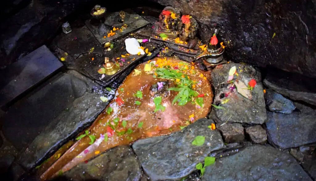 Patala Bhubaneswar temple which leads to Patala Loka பாதாள லோகத்திற்கே ...