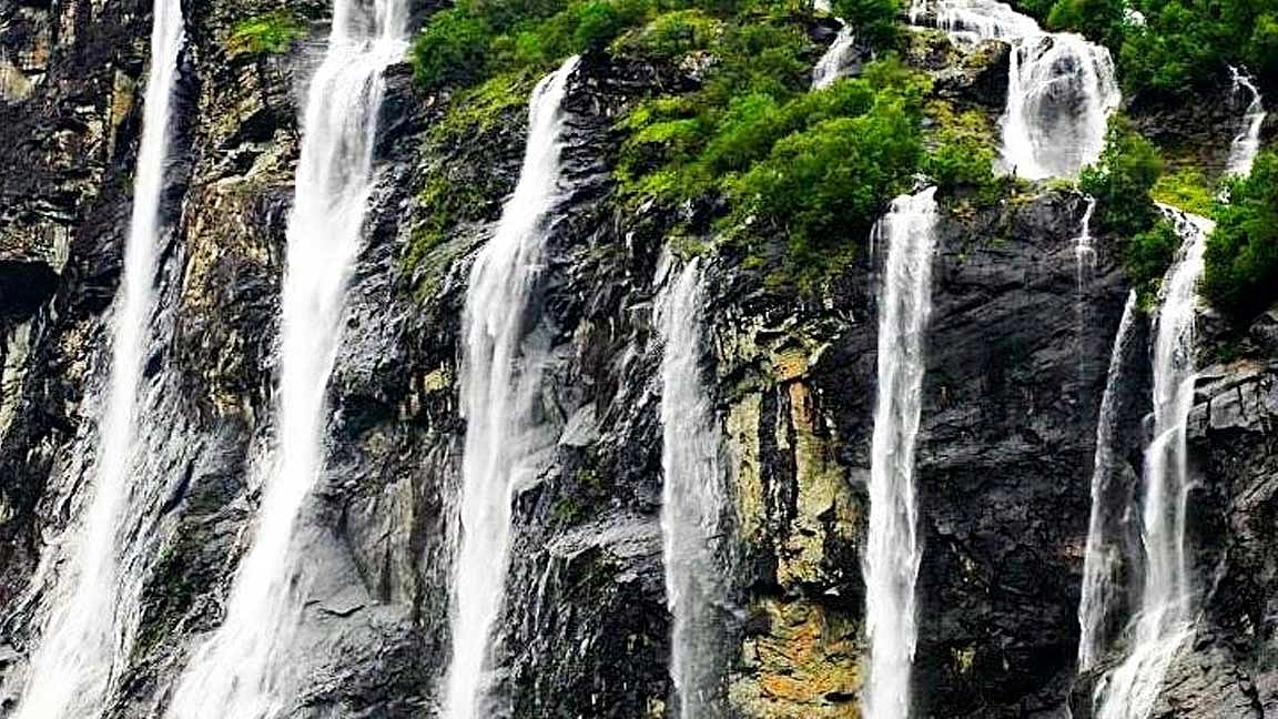 Tourist article - visit to the 'Seven Sisters' waterfall!