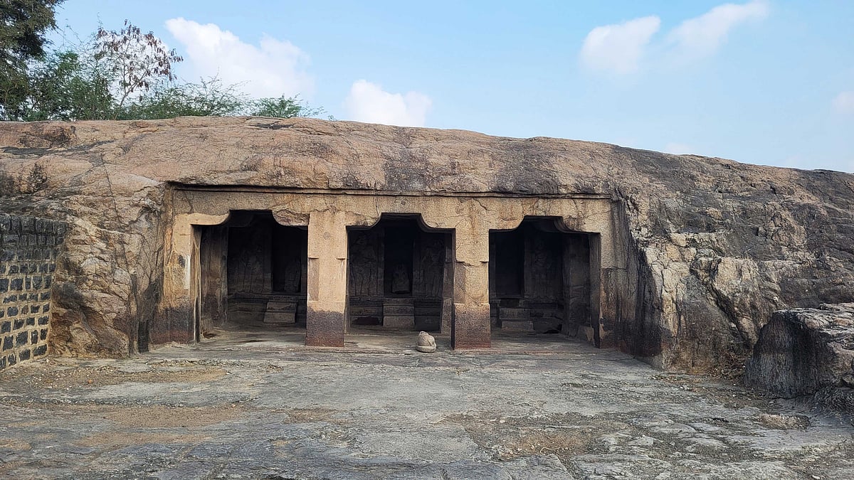 காஞ்சிக்கு அருகில் அமைந்த ஒரு அற்புதக் குடைவரை கோயில்! Kanchikku Arugil ...