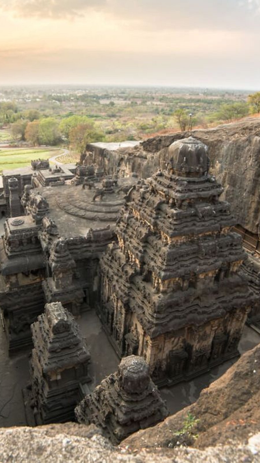 எல்லோராவின் பிரம்மாண்டமான புத்த குகைகள்! The gigantic Buddhist caves of ...