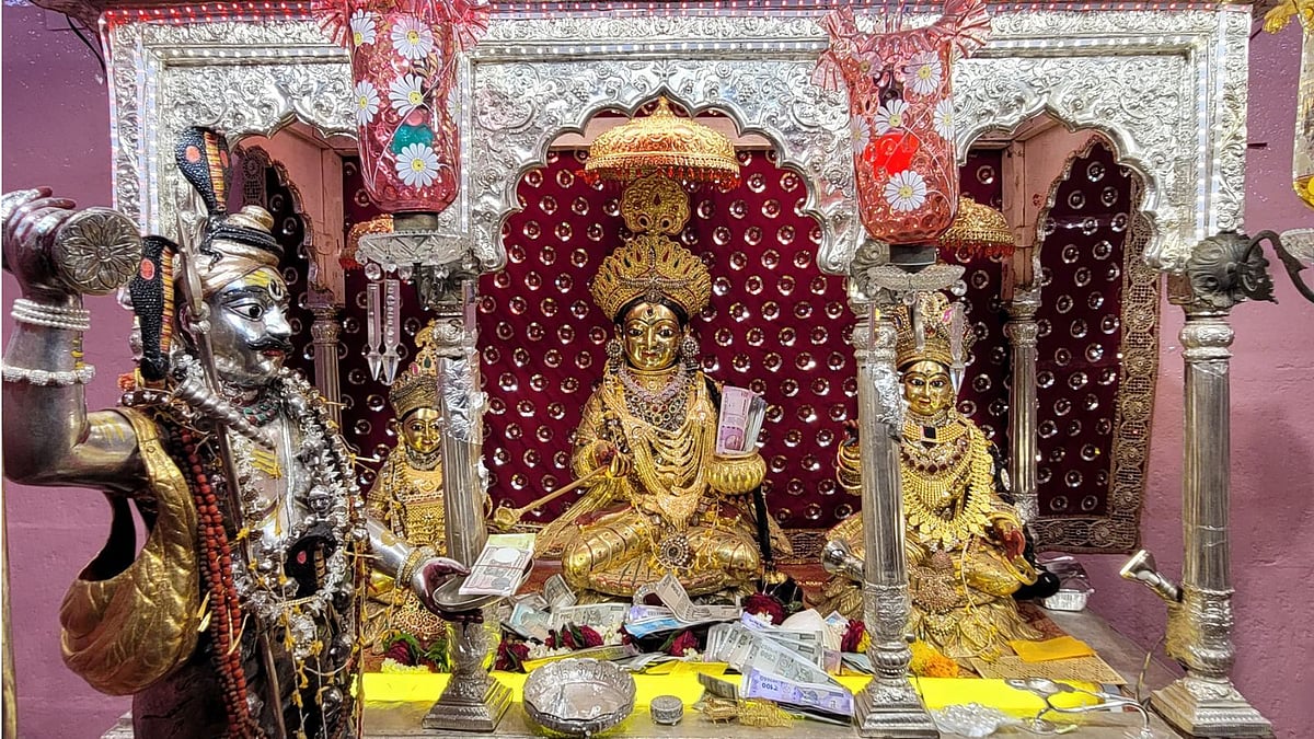 ஆன்மிகக் கதை: அம்பிகை அன்னம் பாலிக்கும் காசி க்ஷேத்திரத்தில் பசியோடு ...