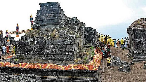 தேனி மாவட்டத்தின் மிகப் பழமை வாய்ந்த 7 கோவில்கள்! | 7 oldest temples of ...