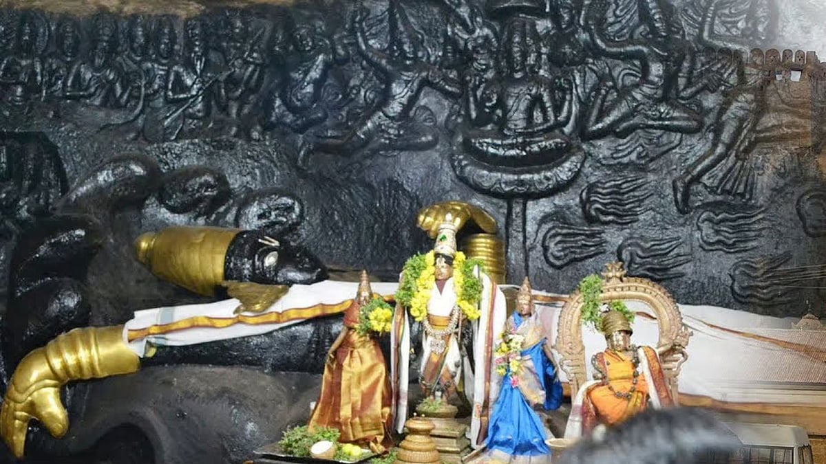 Do you know which temple has the story telling sanctum?