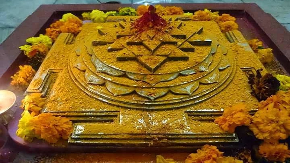 அம்மன் கோவில்களில் காணப்படும் தாமரை வடிவ ஸ்ரீசக்கரம்- அதன் முக்கியத்துவம்