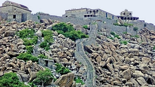 ராஜா தேசிங்கு ஆண்ட செஞ்சிக் கோட்டையின் சிறப்புகள் பற்றி அறிவோமா?