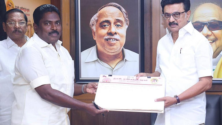 அதிமுகவில் மெகா ட்விஸ்ட்: டார்கெட் விஜயபாஸ்கர்.. ஆனால் விக்கெட்டானது ...