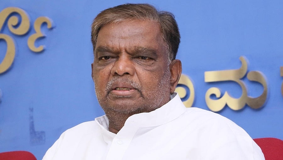 ಲೋಕಸಭೆ ಚುನಾವಣೆಯಲ್ಲಿ ಸ್ಪರ್ಧಿಸಲು ಸರ್ಕಾರಿ ಹುದ್ದೆ ತೊರೆದ ಶ್ರೀನಿವಾಸ್ ಪ್ರಸಾದ್ ...