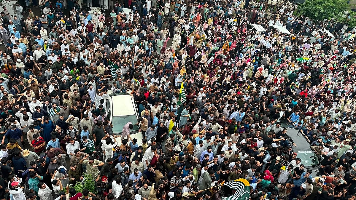 PaJK Unrest Spreads to Muzaffarabad as Fresh Clashes Kill Two