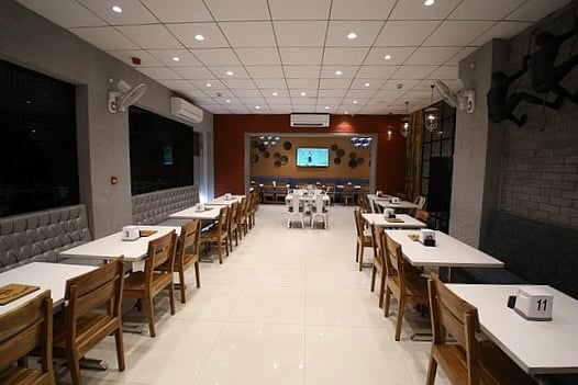 7 Restaurants where YOU can eat delectable Laal Maas in Jaipur