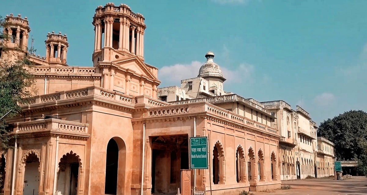 Dive into Chattar Manzil's core Farhat Baksh Kothi in Lucknow & its ...