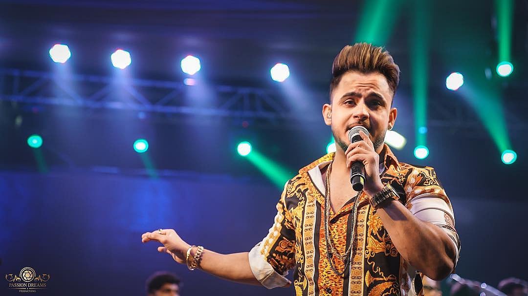 Watch Millind Gaba steal the show at Jashn-e-Awadh Music and Food ...