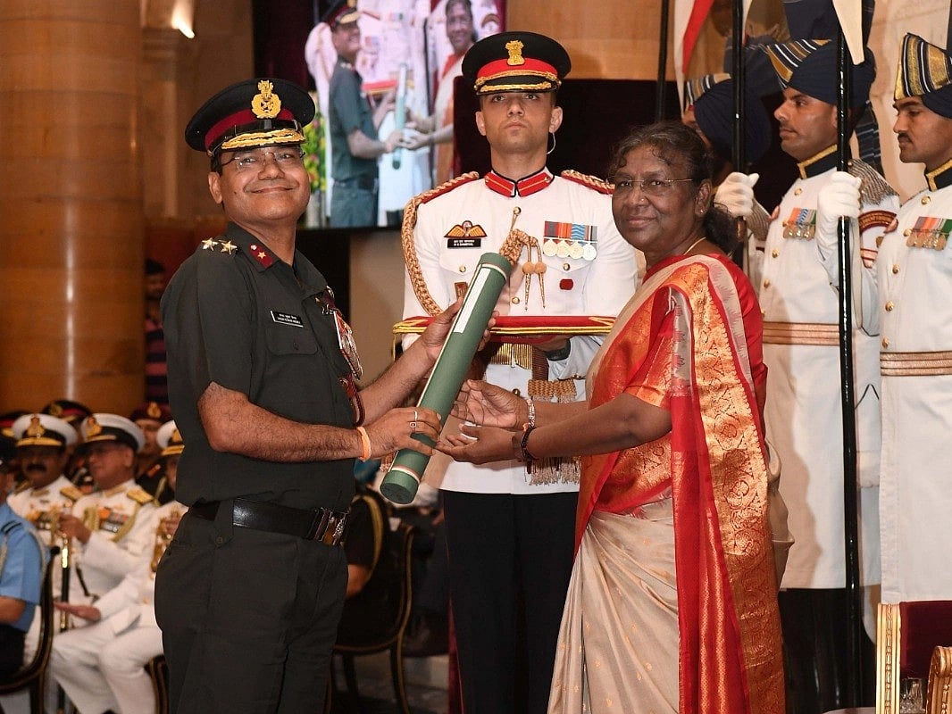 Lucknow-based ophthalmologist, Brigadier Sanjay Mishra, awarded the Ati ...