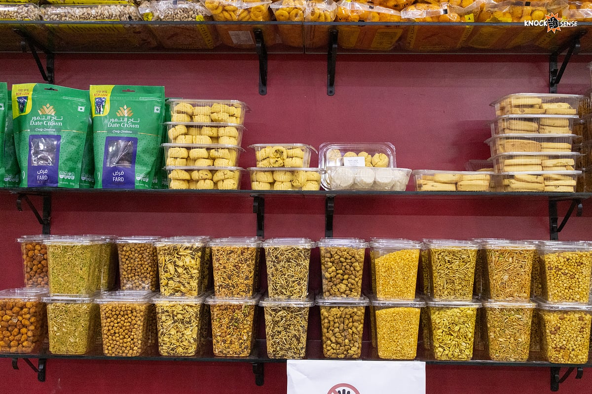 With a legacy of 30+ yrs, THIS shop in Daliganj has been beating Indori ...