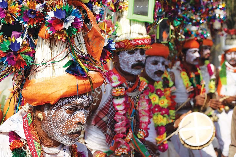 Exploring Gujarat's tribal Holi celebrations: The entrancing Kavant ...