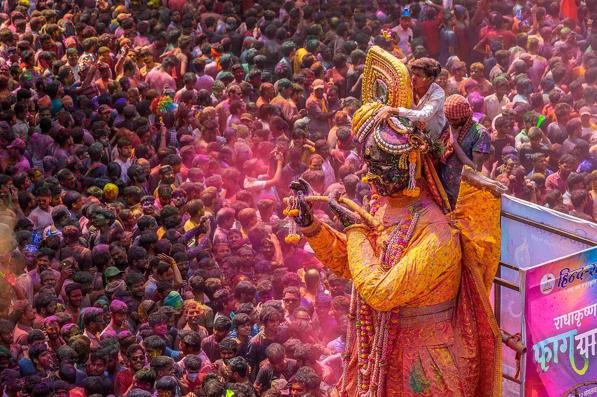 Flowers, Colours, Hymns & Beats: Here are 7 unique types of Holi ...