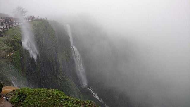 Top 5 reverse waterfalls in Maharashtra you need to explore, this monsoon!