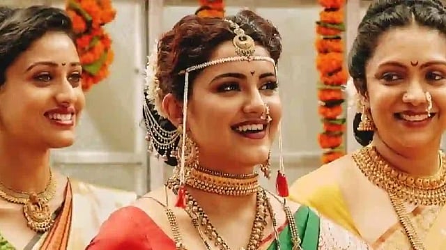 Maharashtra's Chandrakor Bindi: A symbol of elegance, adorned by royals ...