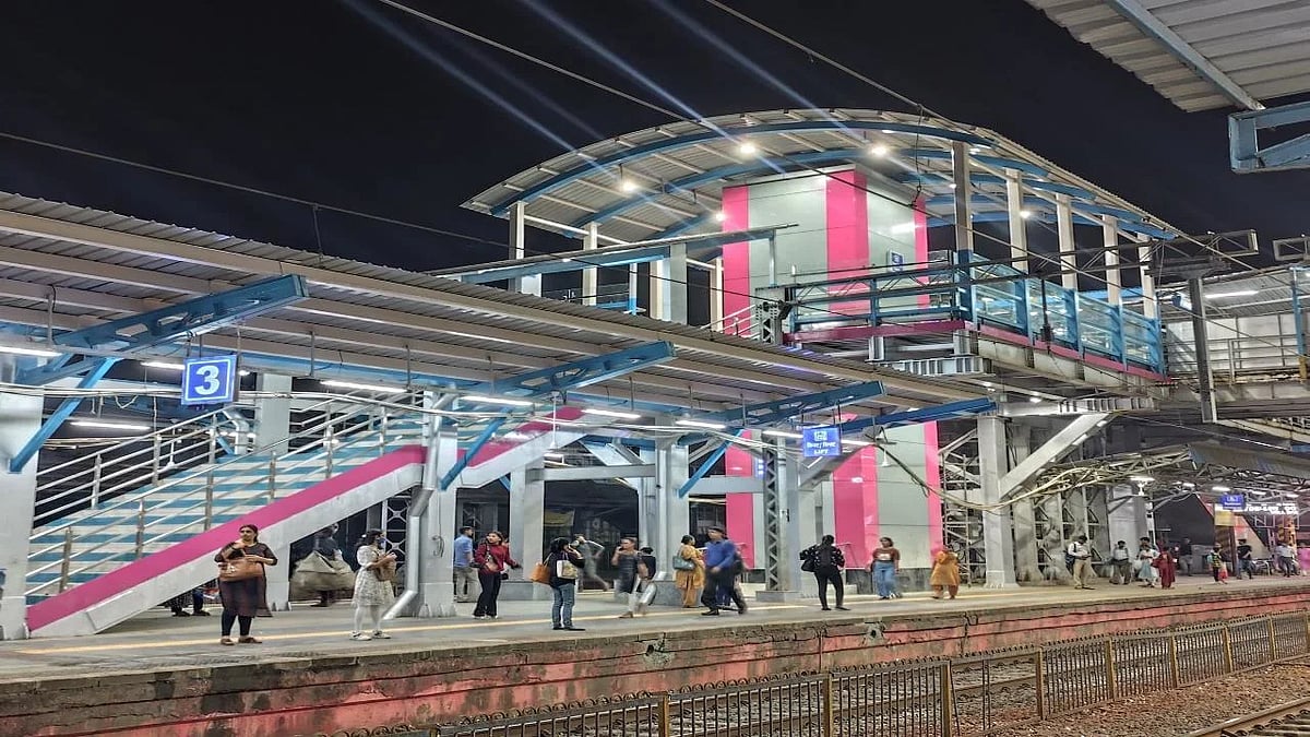 New spacious elevated deck at Khar Station unveiled on Monday; Check ...