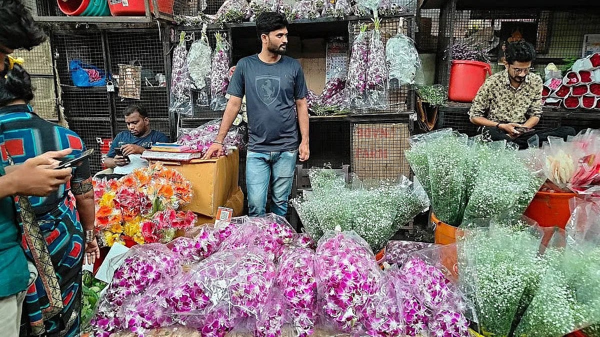 Mumbai News: Maha bans artificial flowers, ahead of festive season!
