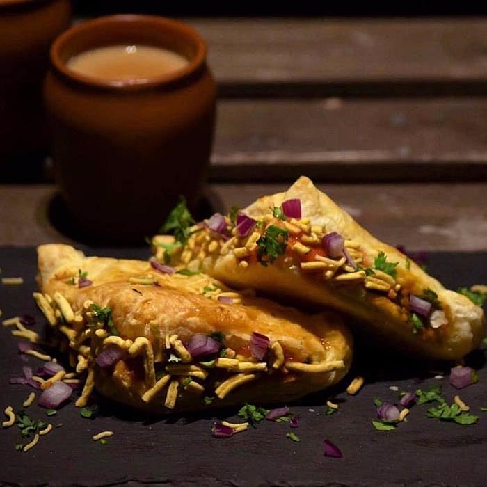 Craving a snack with chai? Try out Indore's Bina Tala Samosa, for a ...