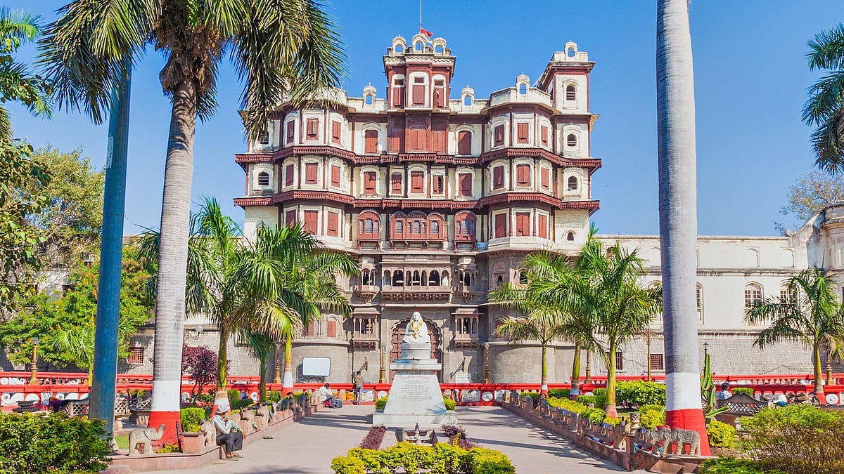 Tour through the spectacular visuals of Indore with THESE 9 Bollywood ...