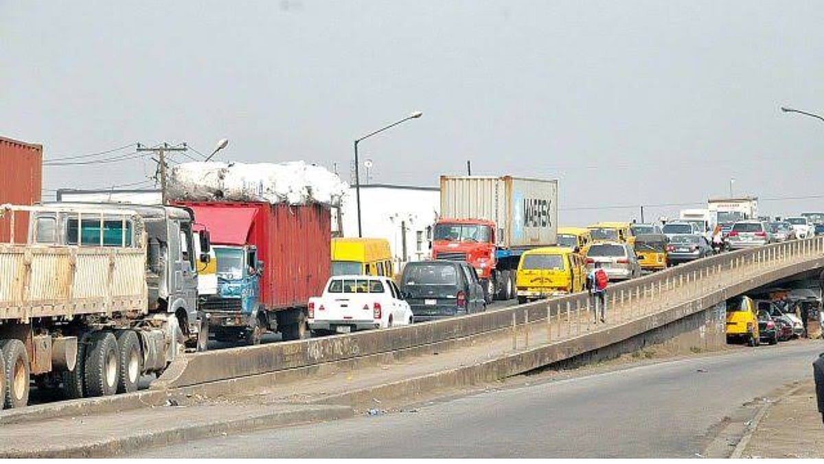 Lagos Arrests Commercial Drivers for Illegal Operation at Berger