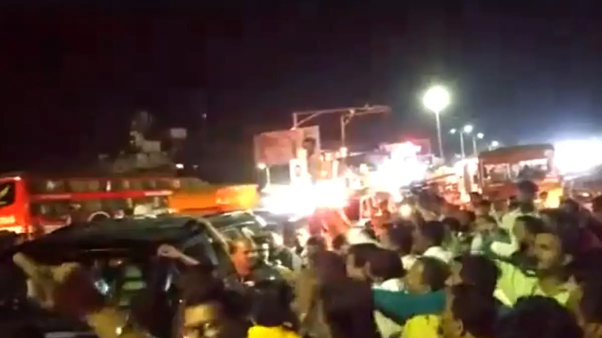 Shiv Sainiks broke Uday Samant's car Uday Samant : शिवसैनिकांनी फोडली ...