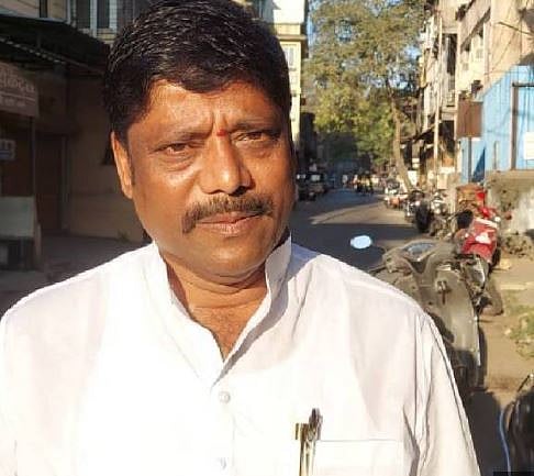 Kasba Byelection : Ravindra Dhangekar आज कसबा गणपती मंदिराबाहेर ...