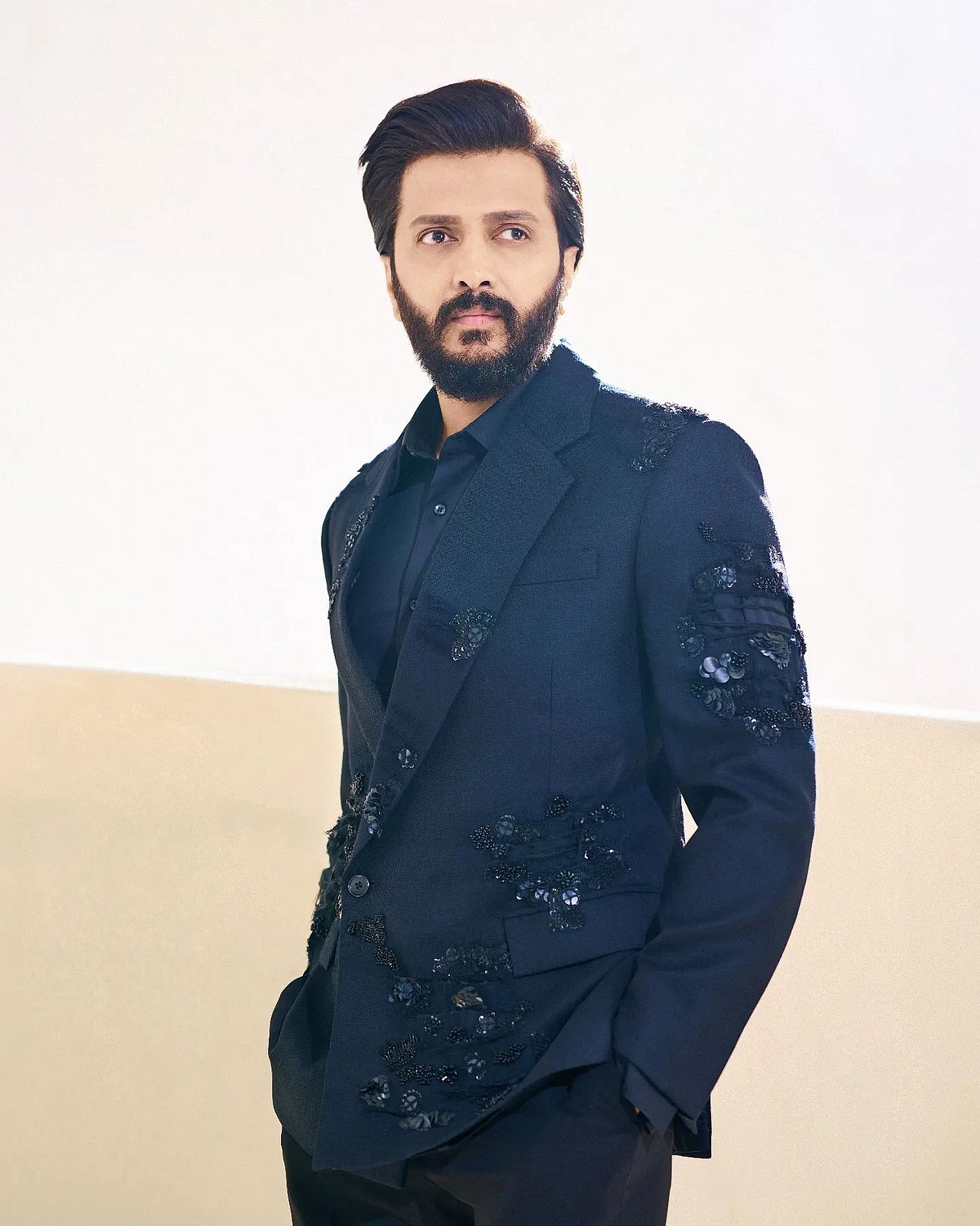 Riteish Deshmukh: रितेश देशमुखची 'या' पहिल्या वेबसिरिजद्वारे ओटीटी ...