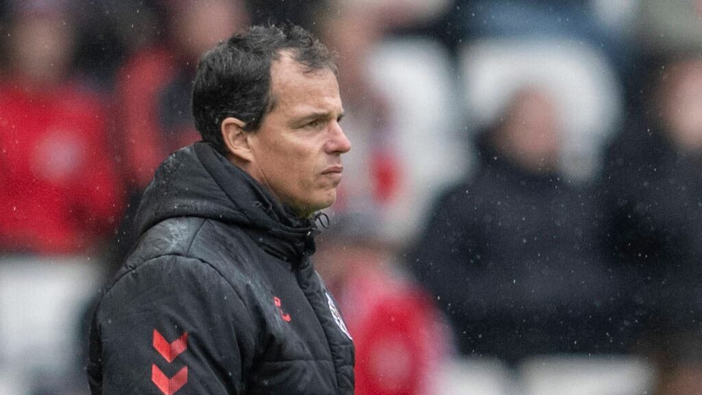 Sunderland players who face being axed by Regis Le Bris in January ...
