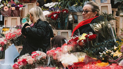Who’s Buying Flowers and Why ? 13 Types of Flower Buyers Revealed
