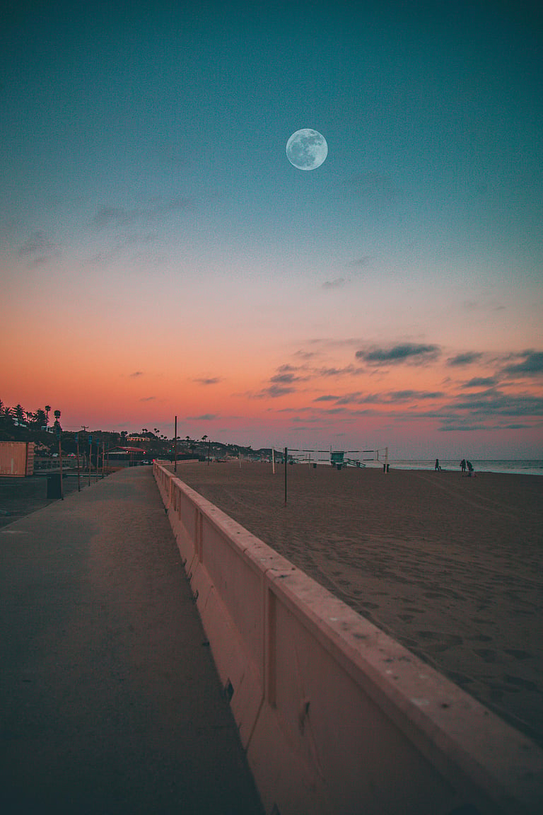 Does the Full Moon Make Us Sleepless? A Neurologist Explains