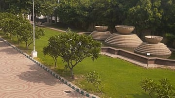 Services Institute of Medical Sciences (SIMS), Lahore , Pakistan