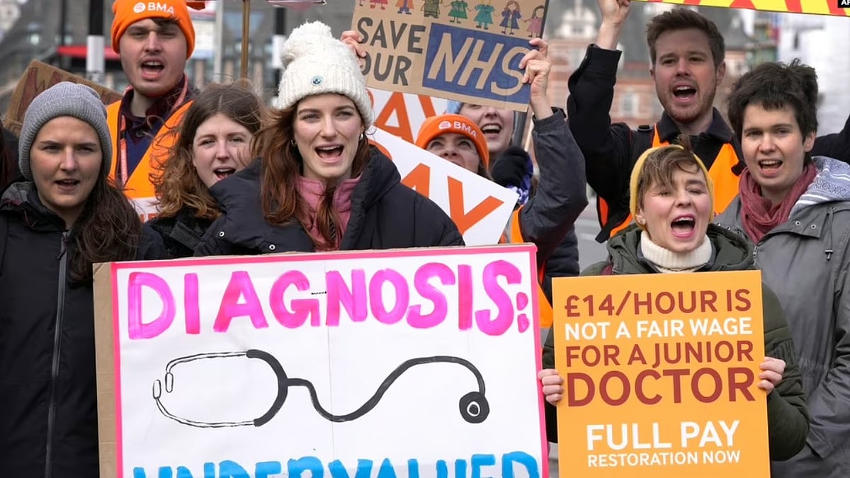 UK: Tens Of Thousands Of Doctors Kick Off 3-Day Strike
