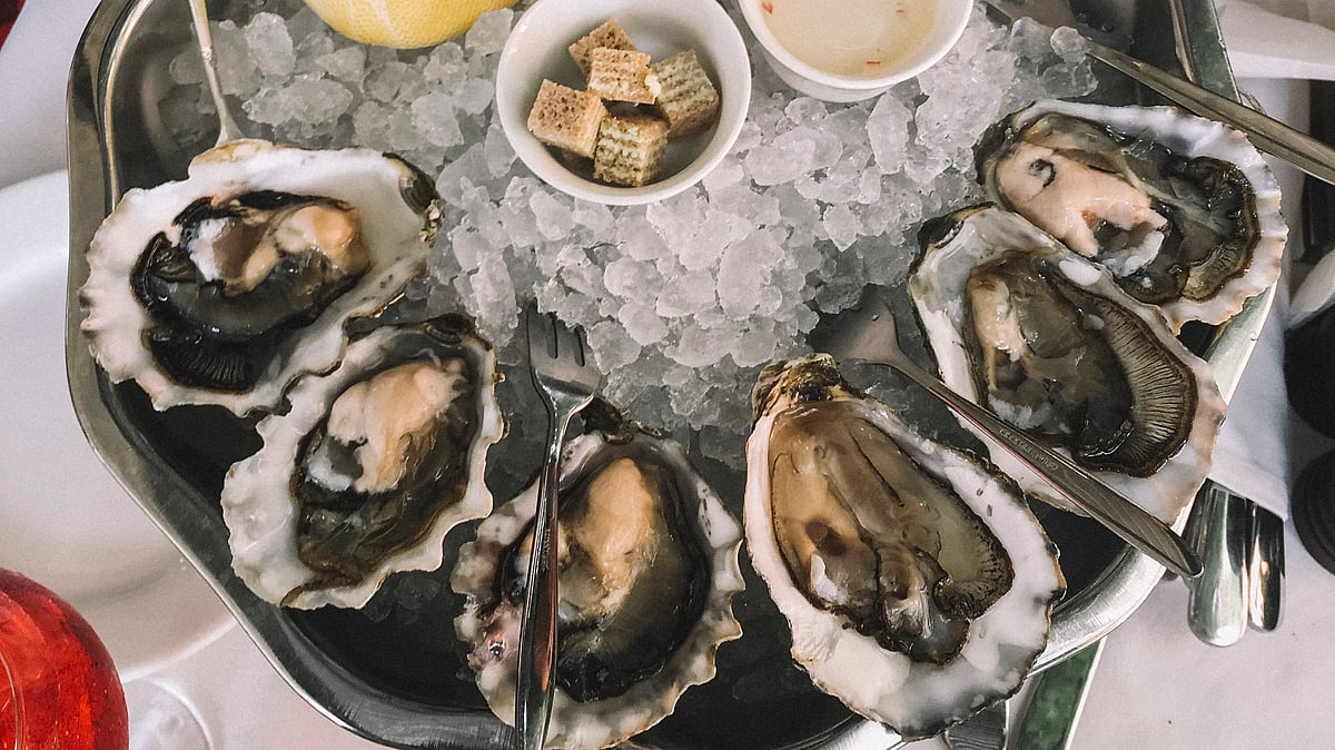 Viral Date Night Drama: Woman Ordered 48 Oysters, and Her Date Bailed ...