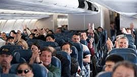 Experts Slam Dangerous ‘Rawdogging’ Flight Trend