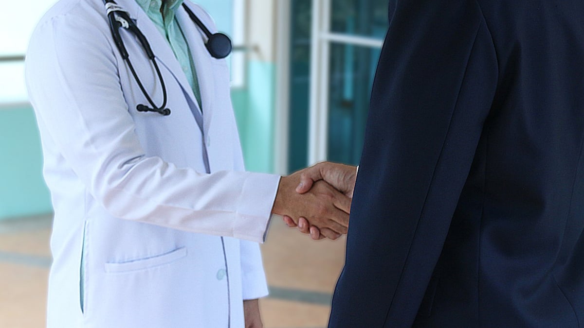 Fake Doctor Scam in Ahmedabad: Elderly Man Loses Rs 6 Lakh to Bogus ...