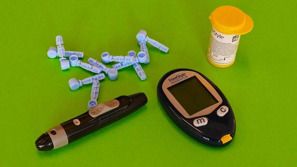 Glucometer vs CGM: Which Blood Sugar Monitor Is Better?