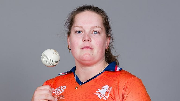 Why Dr. Caroline de Lange Quit Neurology For Cricket