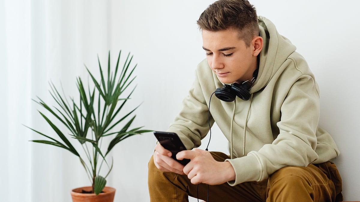 Does Social Media Affect Teen Mental Health? What Research Shows