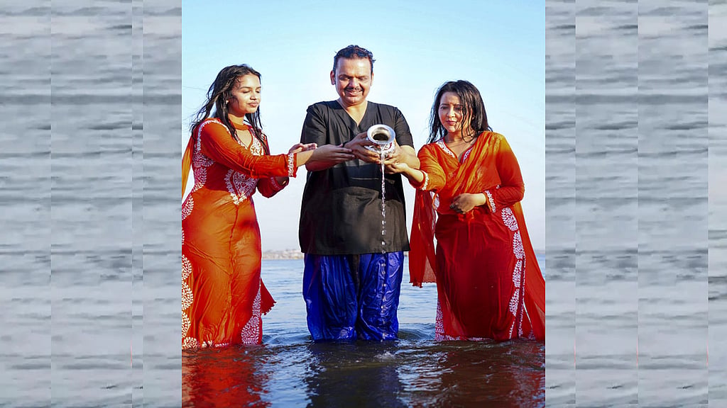 Maha Kumbh: Maharashtra CM Devendra Fadnavis, wife take holy dip at Sangam