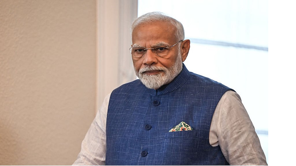 PM Modi arrives in Kerala to launch developmental projects, flag off ...