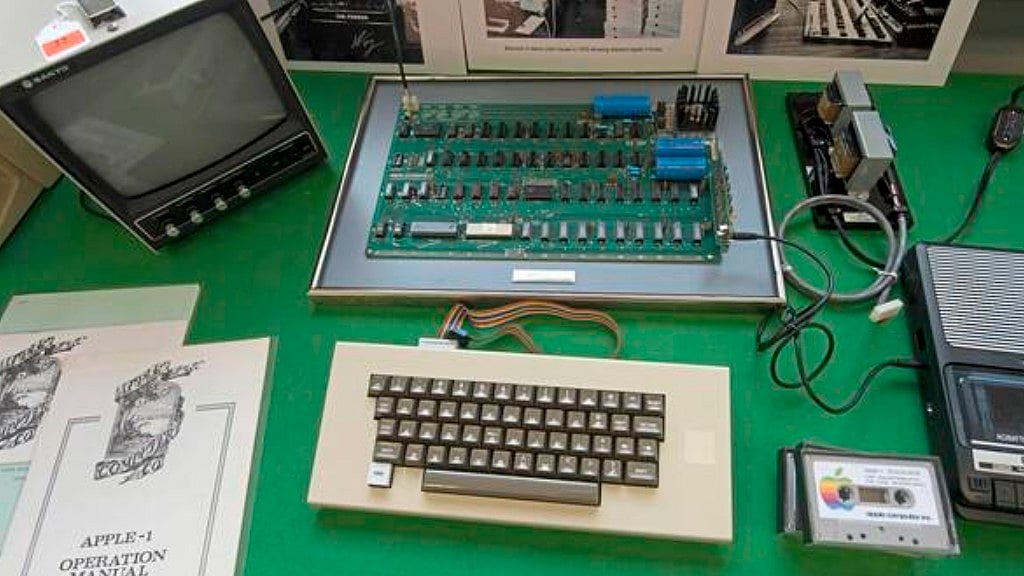Vintage computer that helped launch the Apple empire is being sold at ...