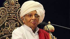 Baba Maharaj Satarkar cremated with state honours in Navi Mumbai