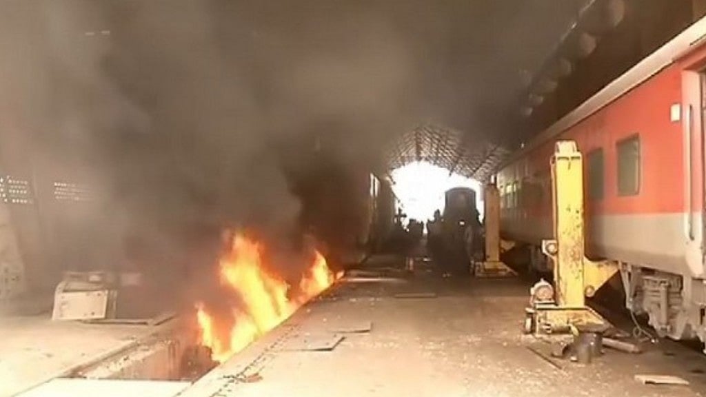 Fire Breaks Out in Coach of Train at Puri Station Depot | Investigation ...