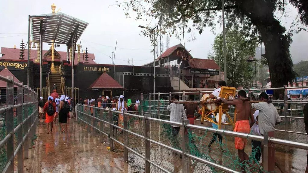 Sabarimala Pilgrims Brave Heavy Rains as Pathanamthitta and Idukki ...