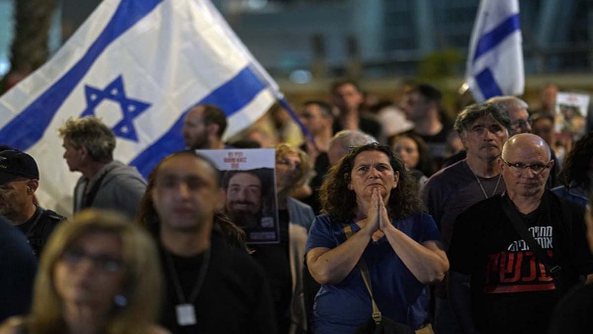 Palestinian prisoners start to be released and Israeli hostages return ...