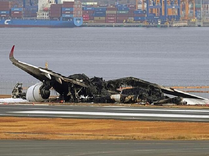 Tragic Collision at Tokyo's Haneda Airport: 5 Dead in Coast Guard Plane ...