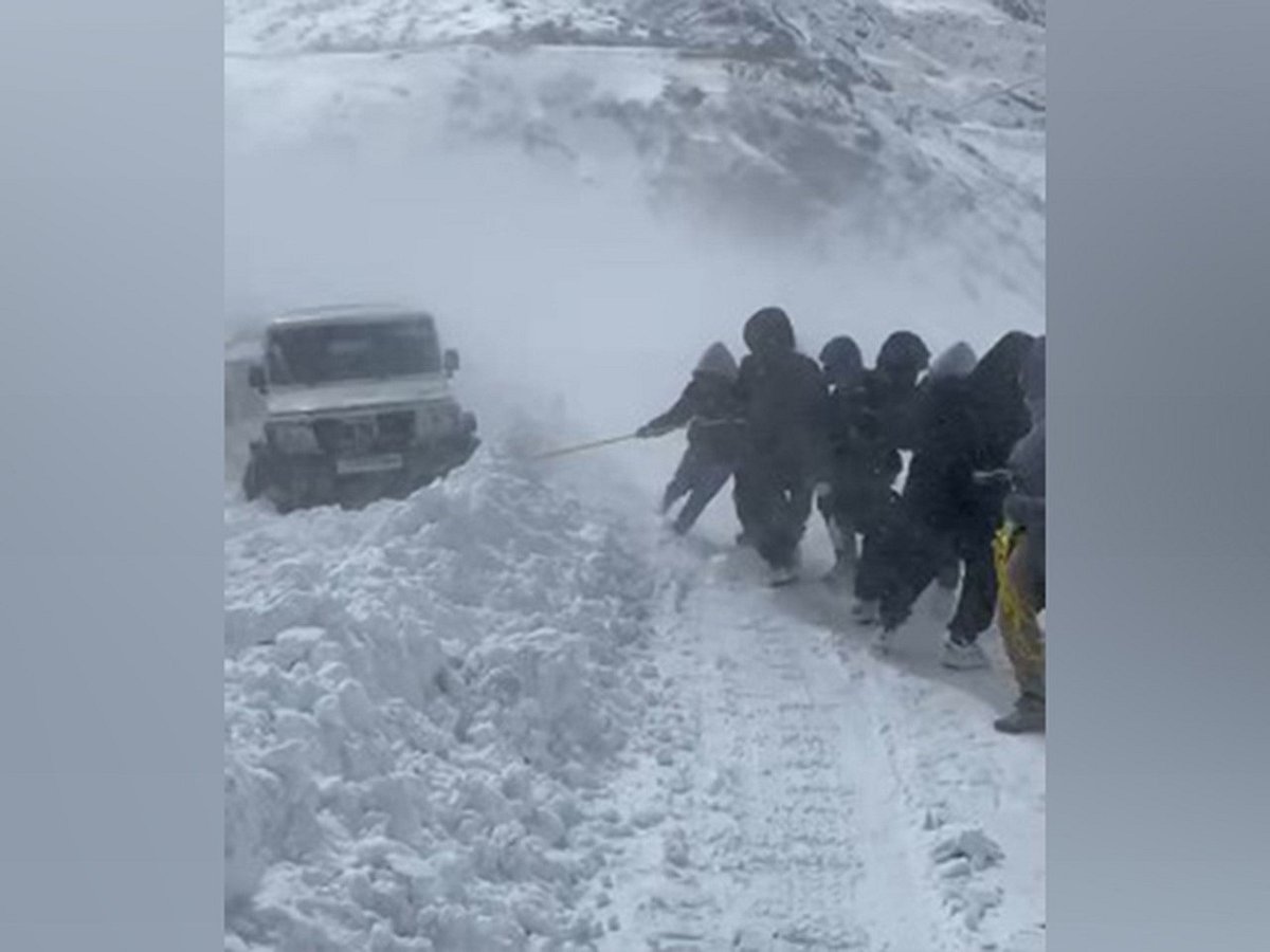 Rescue Operation: 70 Tourists Saved from Heavy Snowfall at Sela Pass ...