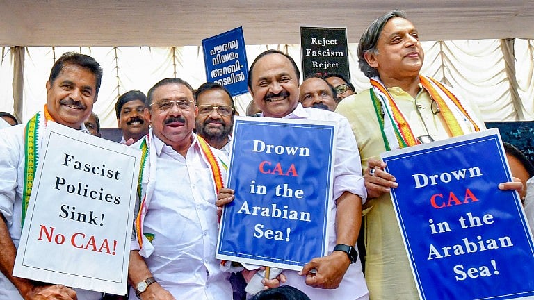 Congress organises dharna in front of Kerala Raj Bhavan against CAA ...